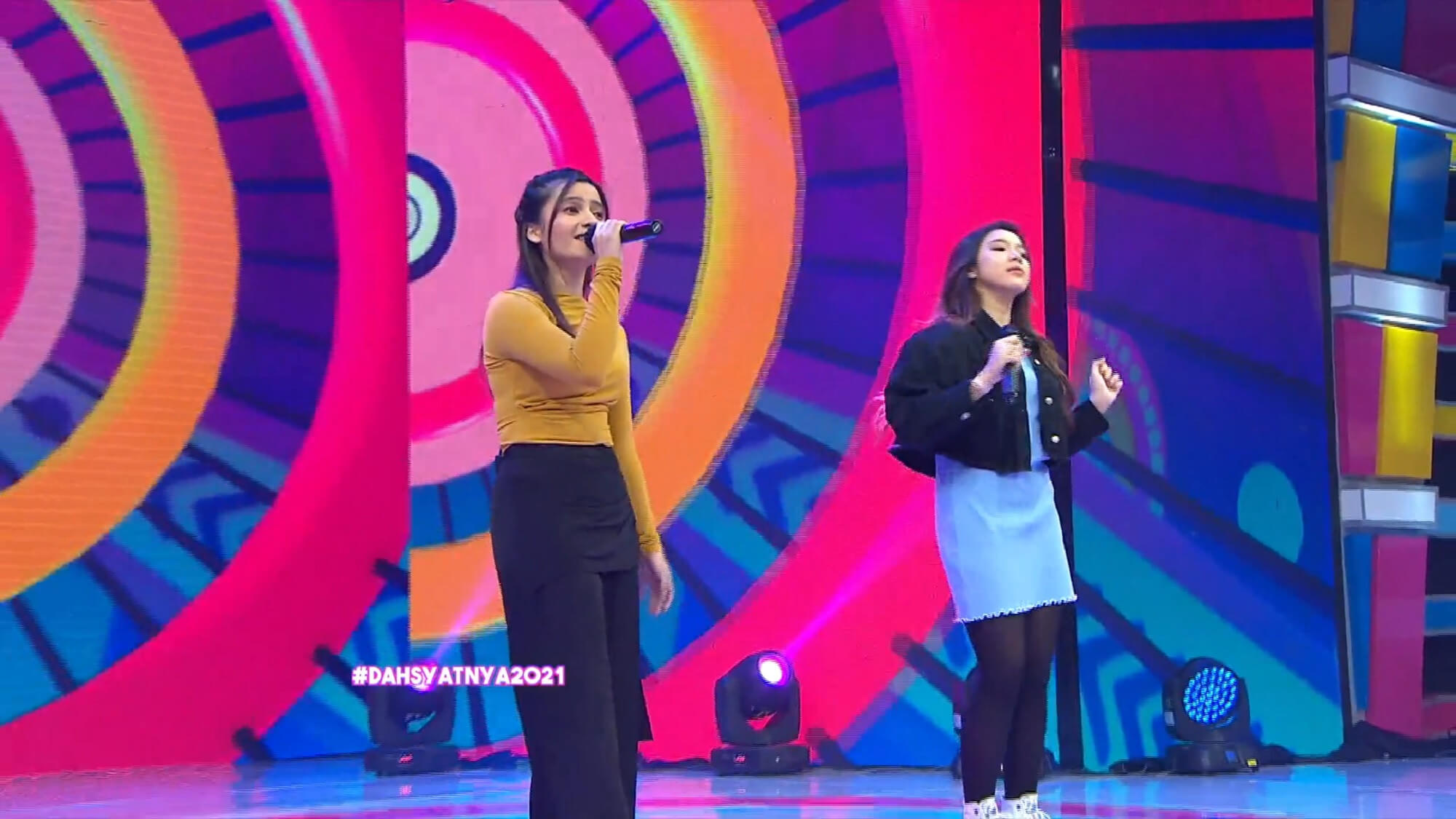 Daftar 32 Lagu Jatuh Cinta Romantis Terbaik Buat Bikin Baper