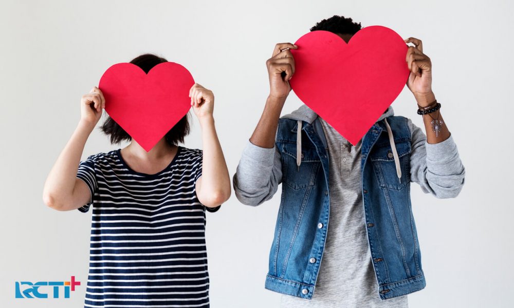 Daftar 32 Lagu Jatuh Cinta Romantis Terbaik Buat Bikin Baper