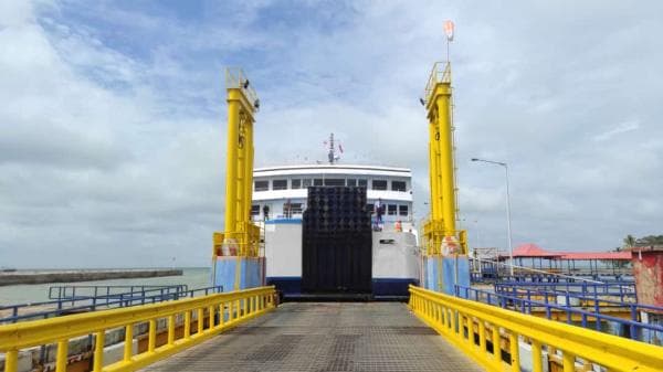 Segini Ongkos Tiket Penyebrangan di Pelabuhan Tanjung Kalian Muntok saat Arus Mudik 2023 | News+ ...