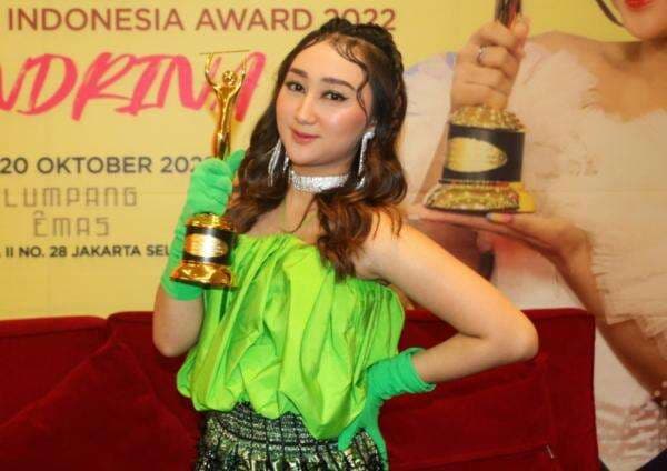 Sandrina Gelar Syukuran Usai Raih Penghargaan AMI Awards 2022 | News+ on RCTI+